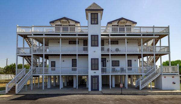 RIVER RANCH INN - Updated October 2025 - 32 Photos - 1030 County Rd 279, Liberty Hill, Texas ...