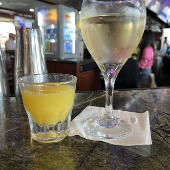 BRIX TAPHOUSE - Updated May 2024 - 294 Photos & 153 Reviews - 300 2nd ...