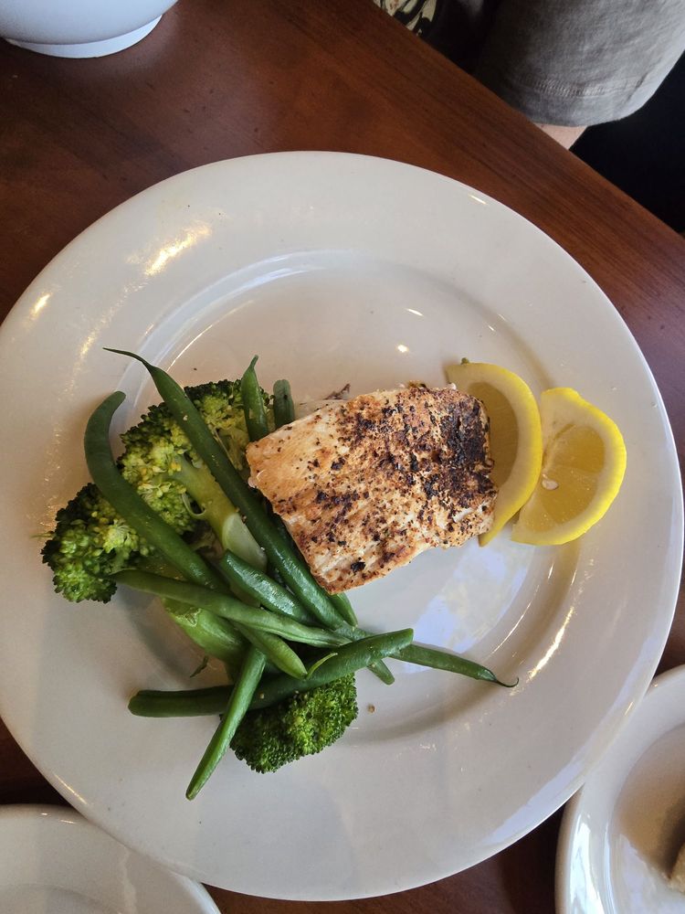 GLADSTONES - Updated September 2025 - 2582 Photos & 2511 Reviews - 330 S Pine Ave, Long Beach ...