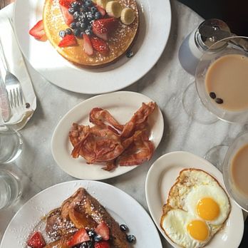 CAFÉ LULUC - Updated October 2025 - 1841 Photos & 1700 Reviews - 214 ...