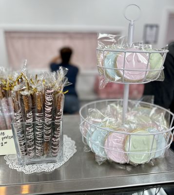 CS MAD BATTER CAKERY - Updated December 2025 - 134 Photos & 90 Reviews ...