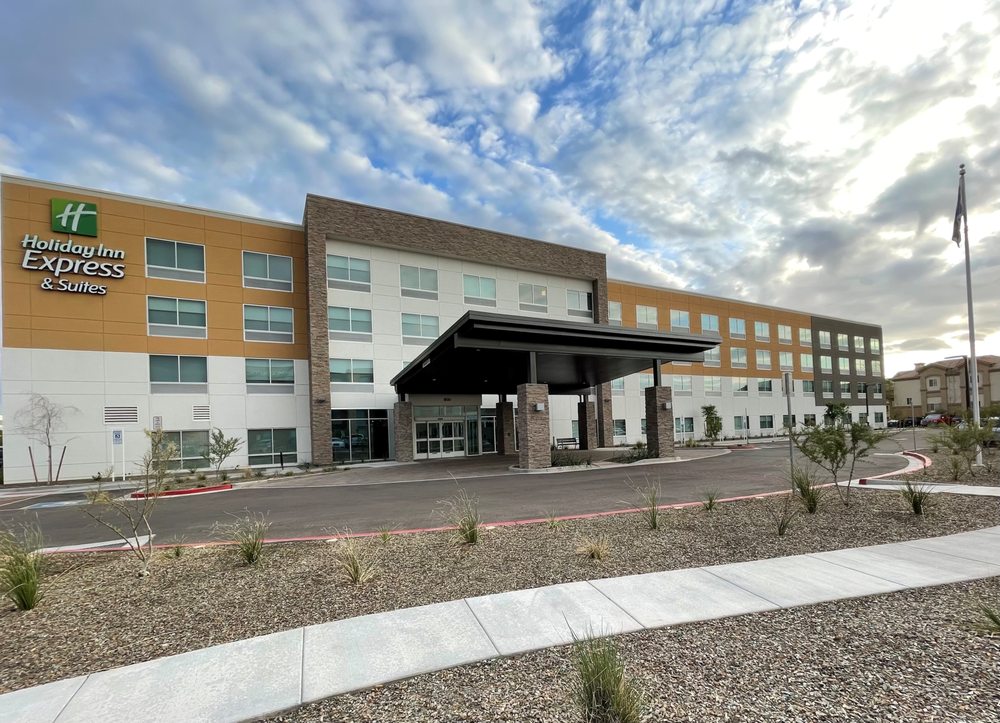 HOLIDAY INN EXPRESS & SUITES PHOENIX - AIRPORT NORTH - 32 Photos & 26 ...