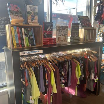 RUN HUB NORTHWEST - Updated December 2025 - 16 Photos & 29 Reviews ...