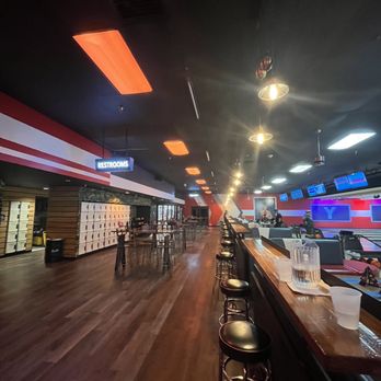 BOWLERO MURRIETA - 138 Photos & 134 Reviews - 40440 California Oaks Rd ...