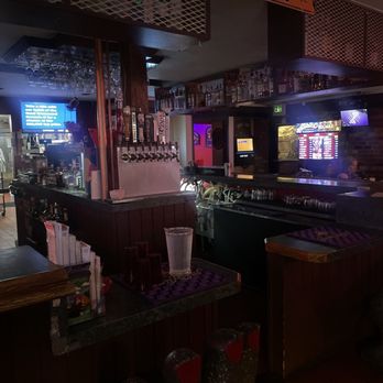 Red's bar and grill store