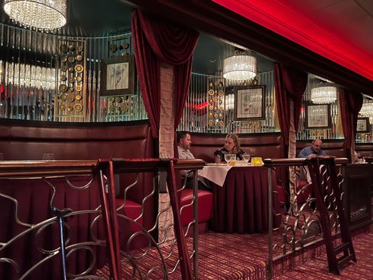 RUSSELL’S STEAKS CHOPS & MORE - Updated January 2026 - 770 Photos & 554 ...