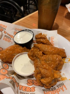 HOOTERS - 39 Photos & 41 Reviews - Sports Bars - 3869 Airport Rd ...
