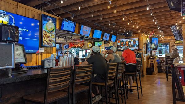 ZOOKY’S SPORTS TAVERN - Updated December 2025 - 83 Photos & 95 Reviews ...