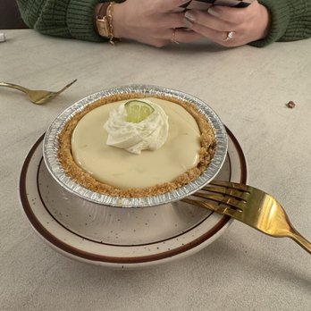 GOLD BURGER DINER - Updated March 2025 - 98 Photos & 95 Reviews - 109 W ...