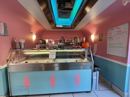 THE COMET CLASSIC DINER & CREAMERY - Updated December 2025 - 151 Photos ...