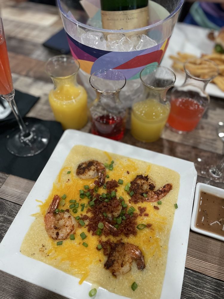 LAMBEAU’S SPORTS BAR & GRILL - Updated June 2024 - 97 Photos & 55 ...