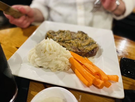 ONIONS PUB & RESTAURANT - Updated December 2025 - 198 Photos & 261 ...