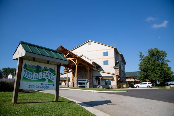 HOTEL FLOYD - Updated April 2025 - 67 Photos & 36 Reviews - 300 Rick ...