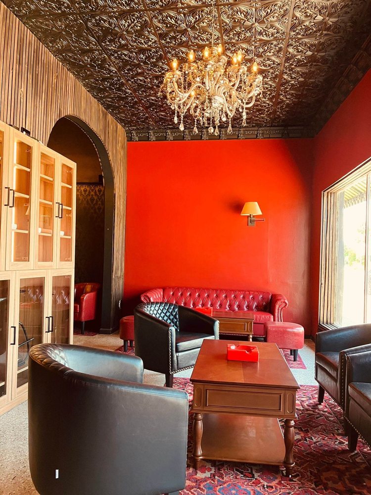 Black Cat Cigar Lounge and Bar, Miami Beach | Roadtrippers