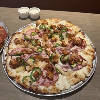TOPPERS PIZZA PLACE - Updated December 2025 - 398 Photos & 421 Reviews ...