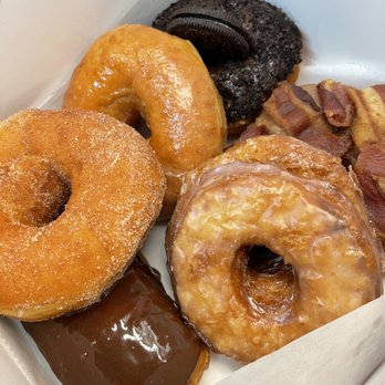 DONUT KING HAWAII - 1097 Photos & 507 Reviews - 2919 Kapiolani Blvd ...