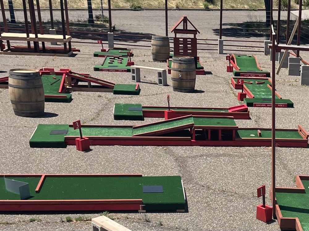 PUTTER’S GOAT TRACK COUNTRY CLUB MINIATURE GOLF - 200 Wind River Way ...