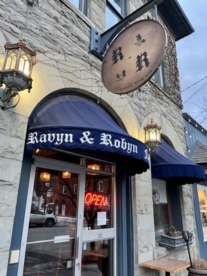 RAVYN & ROBYN - Updated December 2025 - 244 Photos & 252 Reviews - 301 ...