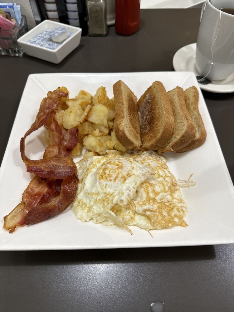 CHESTNUT HILL RESTAURANT - Updated May 2024 - 97 Photos & 104 Reviews ...