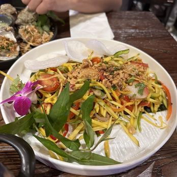 HEM KITCHEN AND BAR - Updated June 2024 - 1097 Photos & 255 Reviews ...