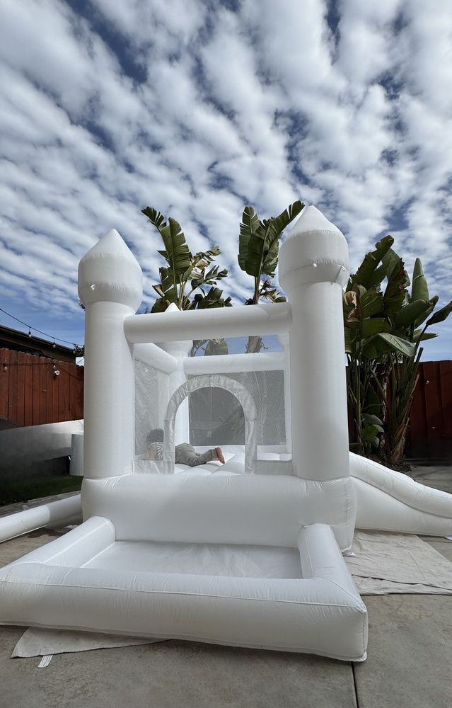 JUMP IN JOY HOUSE - Updated June 2025 - 11 Photos - Spring Valley ...