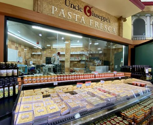 UNCLE GIUSEPPE’S MARKETPLACE - Updated August 2024 - 366 Photos & 350 ...