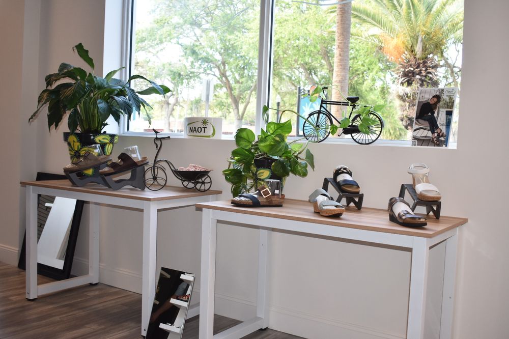 FOUR CORNERS FOOTWEAR - Updated December 2024 - 39 Photos - 5500 Main ...