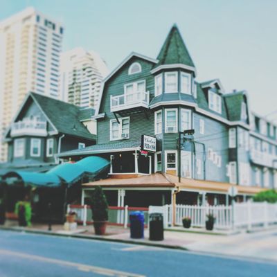 CHELSEA INN - 221 Photos & 123 Reviews - 8 S Morris Ave, Atlantic City ...