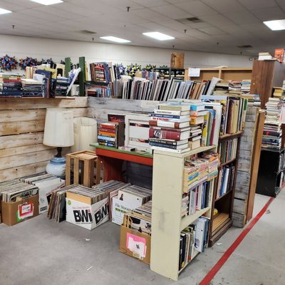 LEXINGTON PEDDLERS MALL - 105 Photos & 39 Reviews - 1205 E New Cir Rd ...