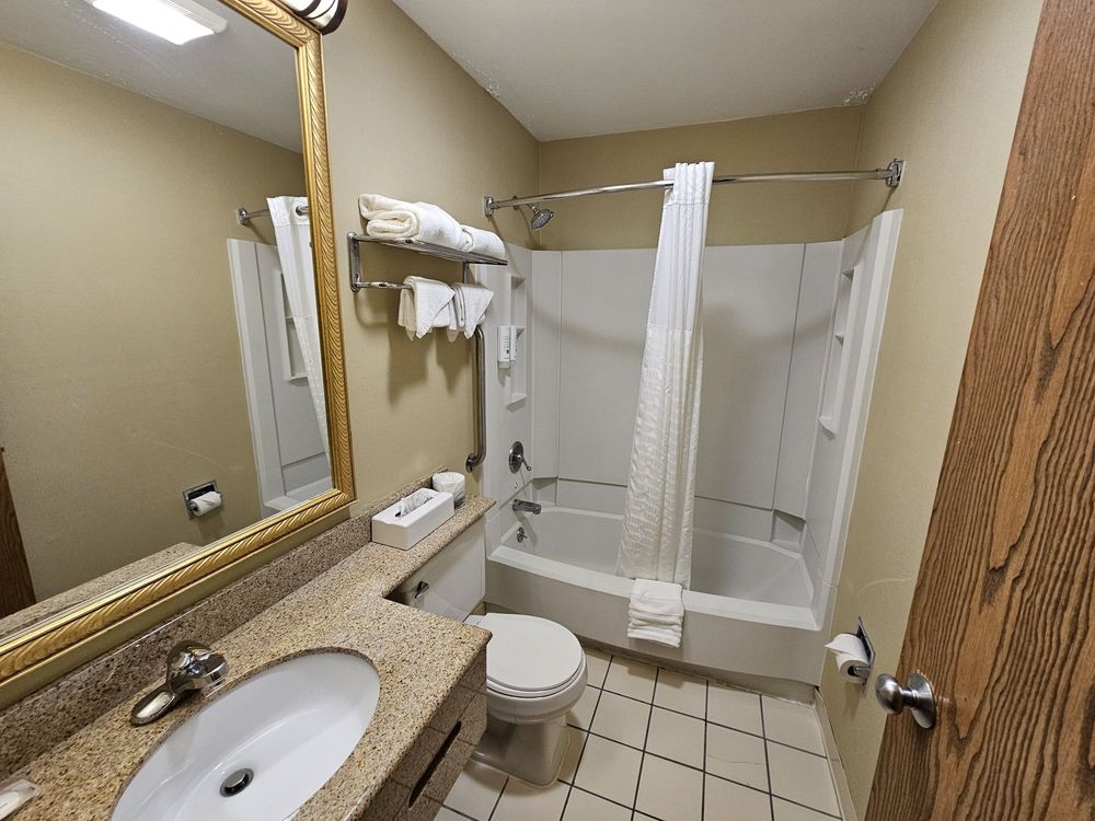 QUALITY INN HYDE PARK - POUGHKEEPSIE NORTH - Updated November 2025 - 52 ...