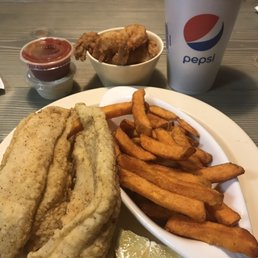 HUNT’S SEAFOOD RESTAURANT & OYSTER BAR - Updated July 2025 - 129 Photos ...