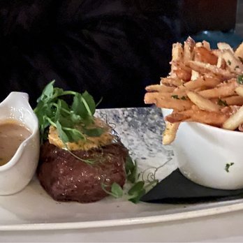 THE MAPLE LEAF - Updated August 2024 - 585 Photos & 392 Reviews - 137 ...