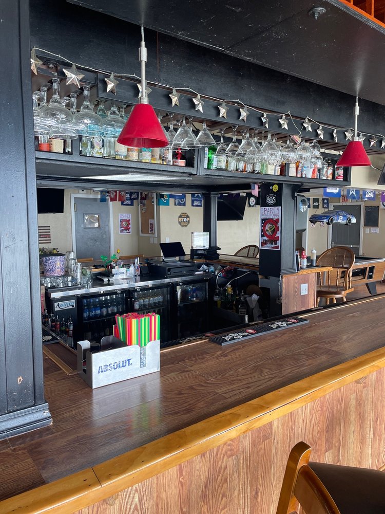 LIGHT HOUSE SPORTS BAR AND ISLAND PIZZA - Updated October 2025 - 19 ...