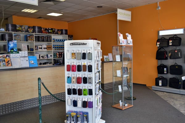 K&M COMPUTER - Updated December 2025 - 19 Reviews - Alexanderstr. 3 ...