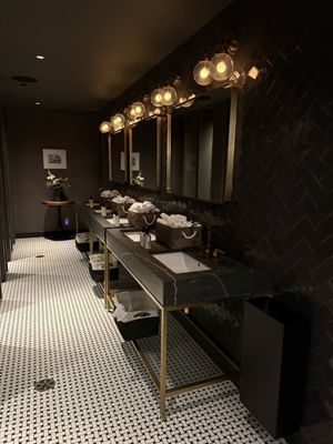 MOISHES - Updated December 2025 - 67 Photos & 34 Reviews - 1001 Rue du ...