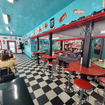 PIT ROW PIT STOP - Updated September 2025 - 207 Photos & 207 Reviews ...