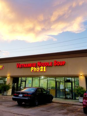 PHO 21 - Updated June 2024 - 162 Photos & 155 Reviews - 5700 S Gessner ...