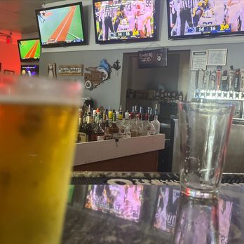 STARZ AMERICAN BAR AND GRILL - Updated February 2025 - 63 Photos & 49 ...