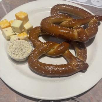 KUTZTOWN TAVERN - Updated December 2025 - 89 Photos & 188 Reviews - 272 ...