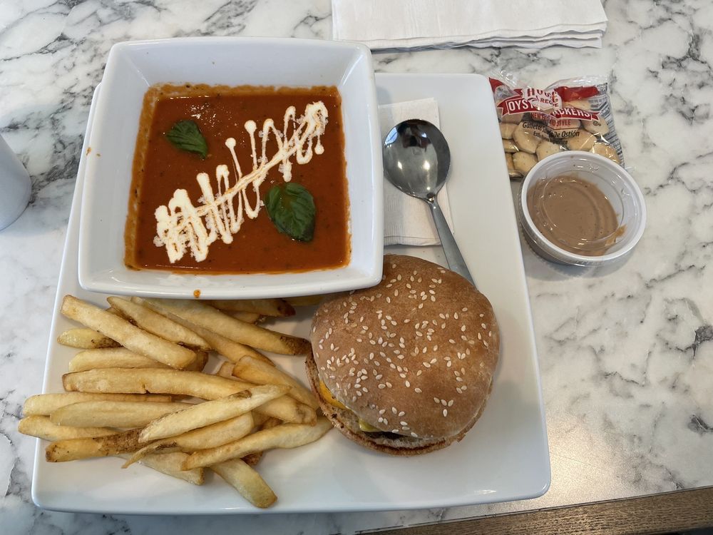 DOUGS AT BERRY CROSSING - Updated August 2024 - 13 Reviews - 10 Redmond ...