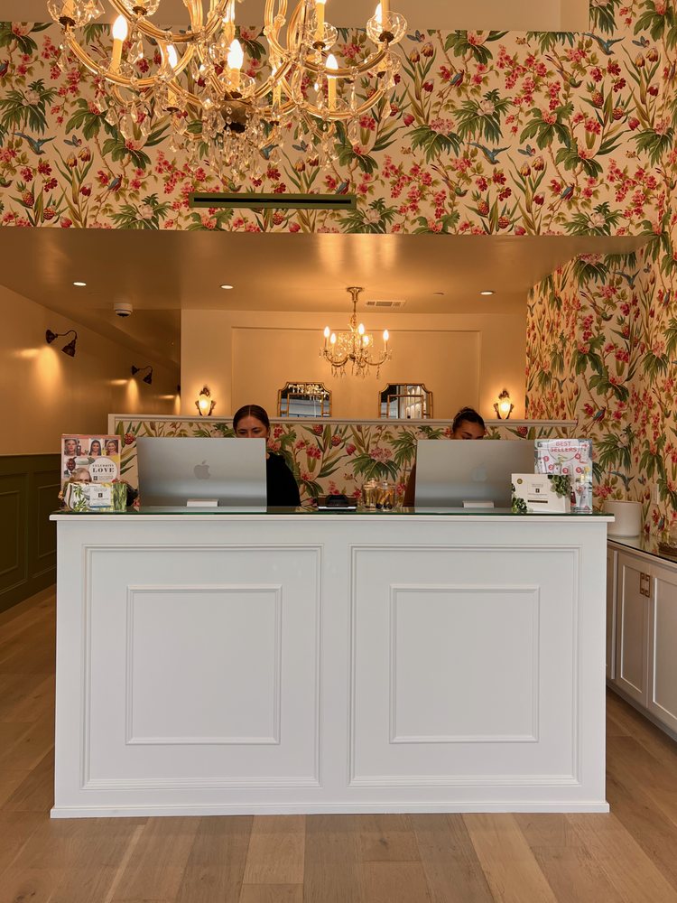 QUEEN BEE SALON & SPA - Updated January 2026 - 23 Photos & 31 Reviews ...