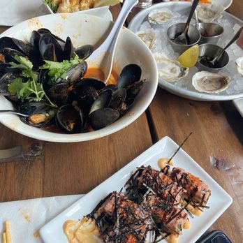 AMA RAW BAR - EAST VILLAGE - Updated July 2024 - 399 Photos & 205 ...