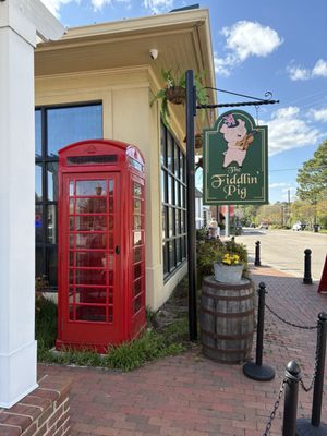 THE FIDDLIN PIG - Updated June 2025 - 60 Photos & 31 Reviews - 100 Main ...