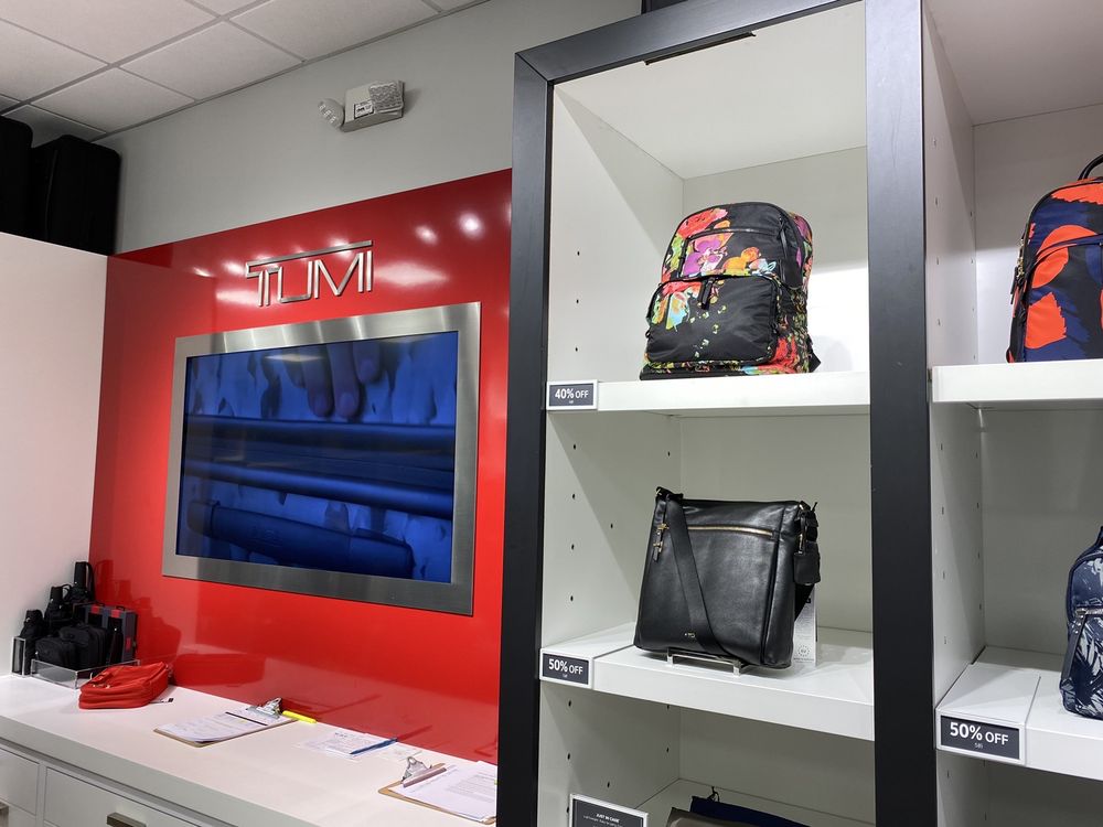 TUMI OUTLET - Updated December 2025 - 10 Photos - 6800 Oxon Hill Rd ...