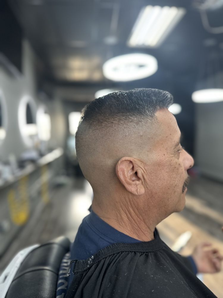 GOLDEN BLADE BARBERSHOP - Updated May 2025 - 58 Photos & 32 Reviews ...