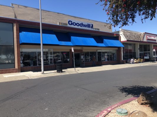 GOODWILL STORE & DONATION CENTER - Updated October 2025 - 87 Photos ...