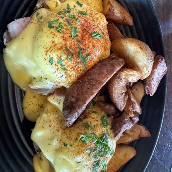 STRAP TANK BREWERY - Updated January 2025 - 438 Photos & 583 Reviews ...