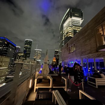 Z ON 23 ROOFTOP - Updated August 2024 - 213 Photos & 250 Reviews - 1121 ...