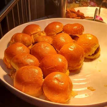 VERSA - Updated October 2025 - 449 Photos & 315 Reviews - 218 W 35th St ...