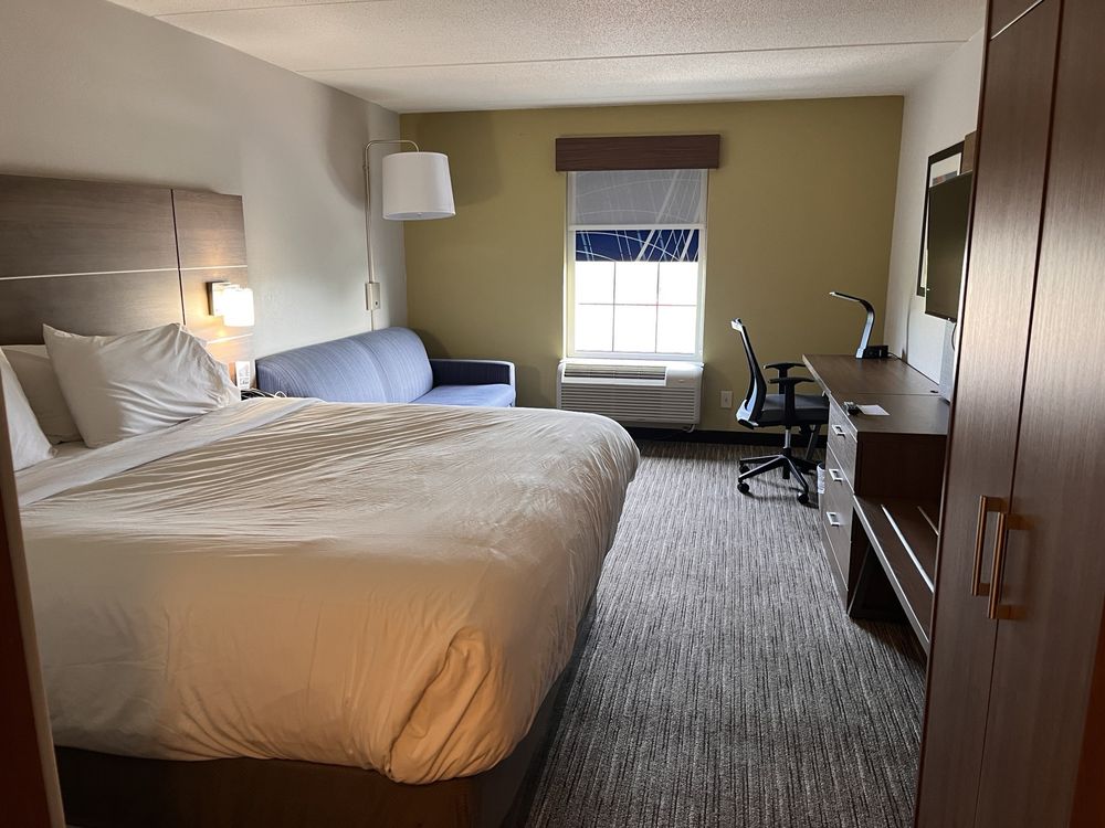 HOLIDAY INN EXPRESS HARRISBURG EAST - HERSHEY AREA - Updated January ...